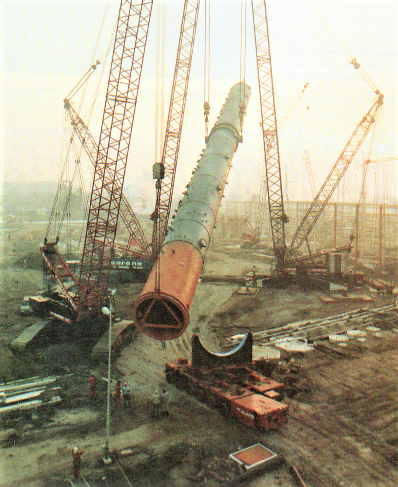 Kranbild Mammoet Demag CC 2000 und Sarens DemagTC 3000 - Autokran ...