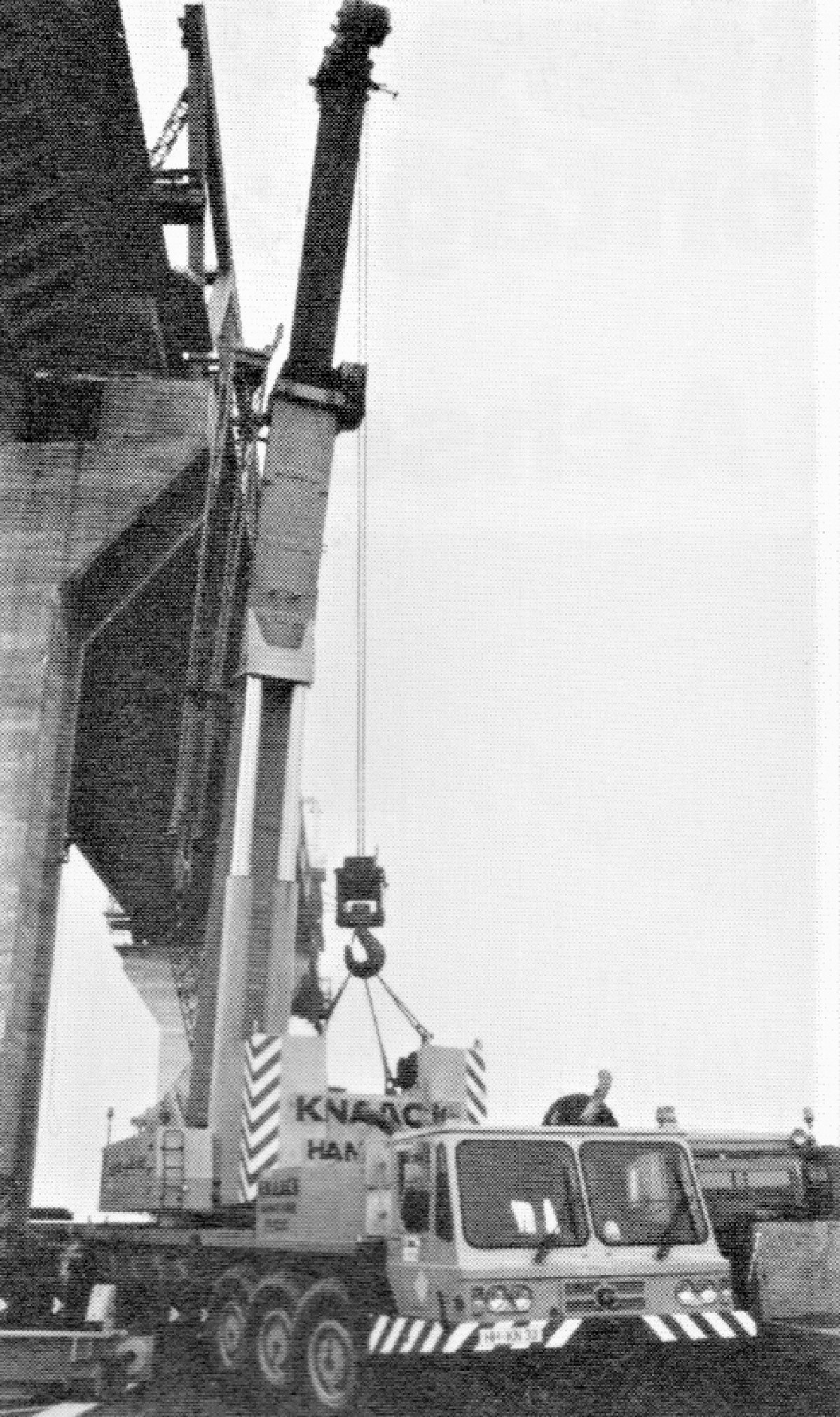 Kranbild Knaak Hamburg Grove TM 2500 - Autokran-Portal - Autokran ...