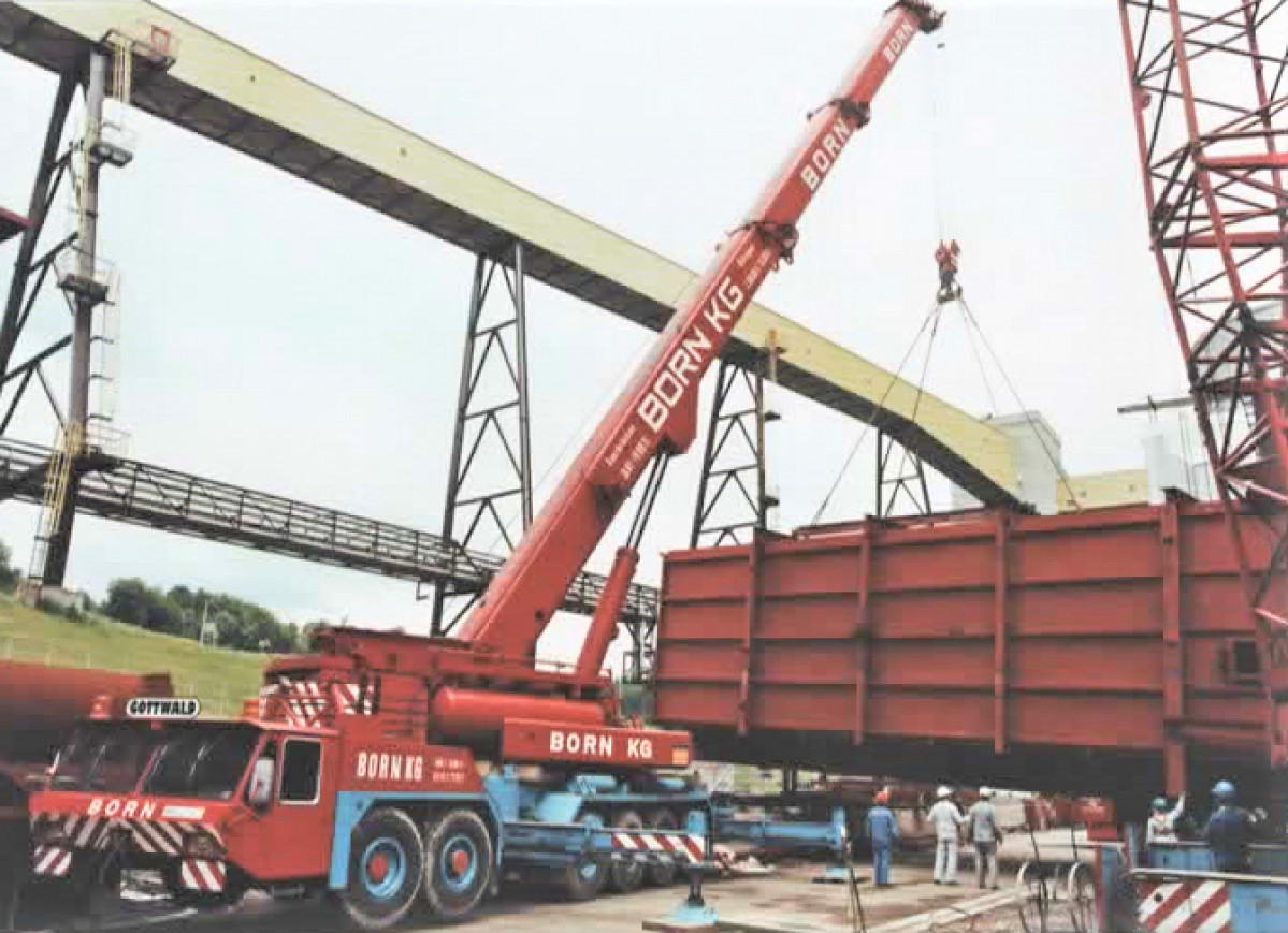 Kranbild Born Saarbrücken Gottwald AMK 146 - Autokran-Portal - Autokran ...